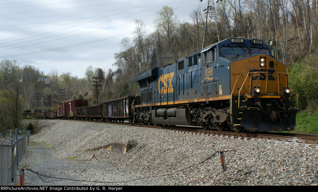 CSXT 898 on work train B01513
